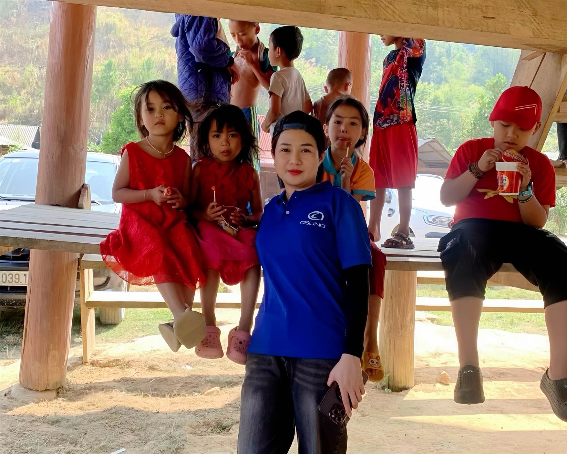 "Bữa ăn có thịt" cho trẻ em và người dân vùng cao cùng OSUNO tại Axan ...